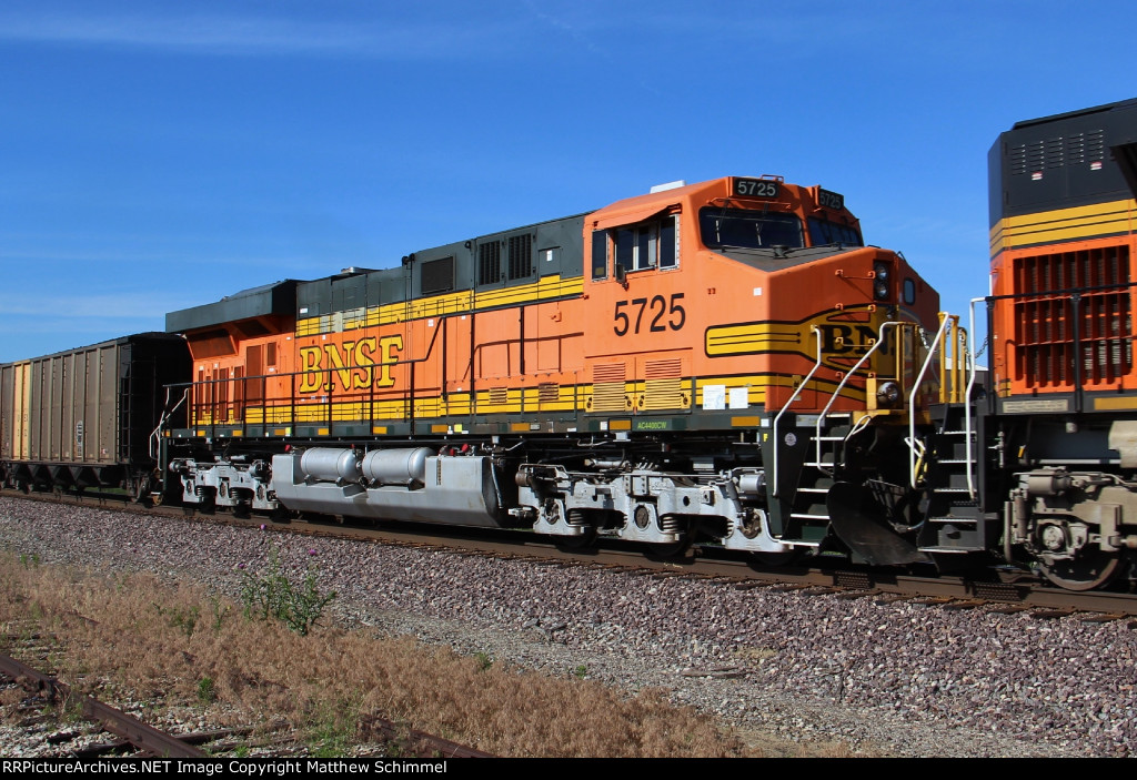 BNSF 5725